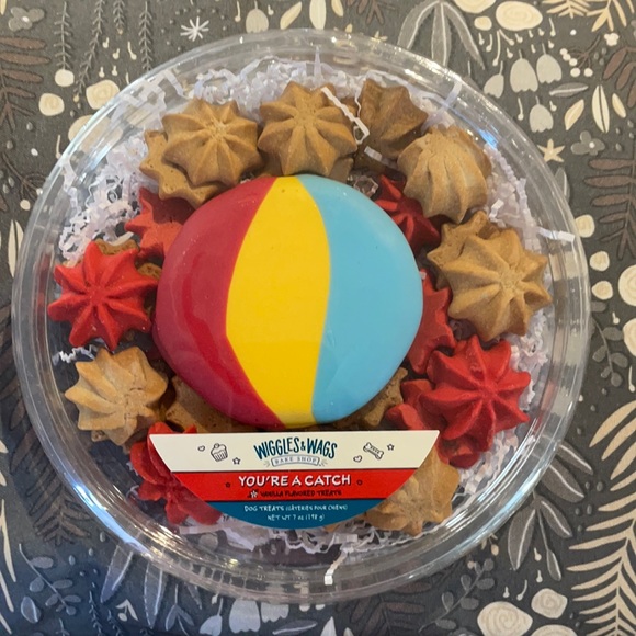 Wags & Wiggles Bake Shop | Dog | 325 Nip Wiggles Wags Beach Ball Dog ...
